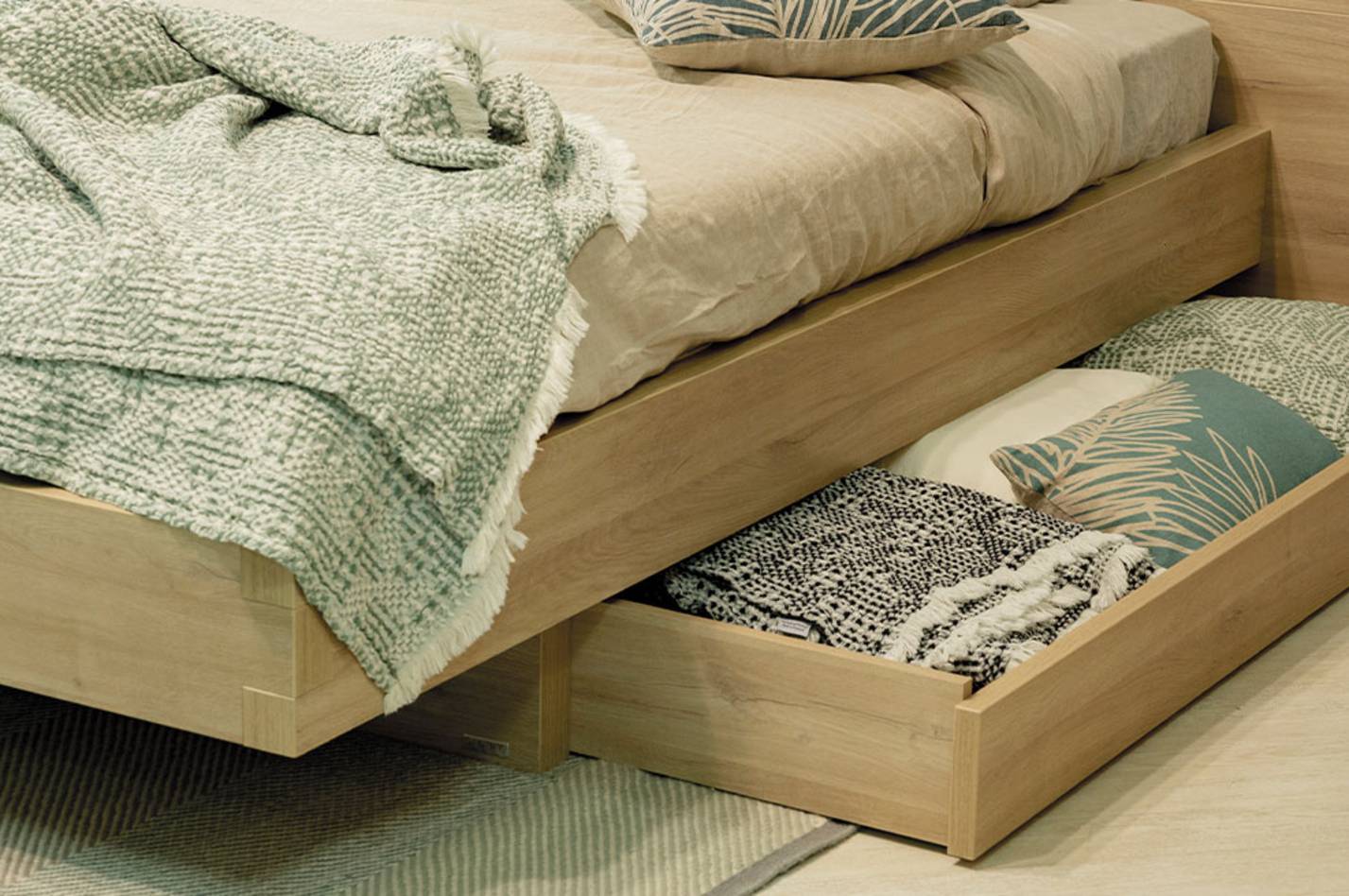 Mervent bed | Gautier Furniture